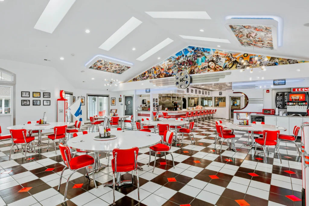 Reggie's Diner - Villas of Holly Brook and Reflections